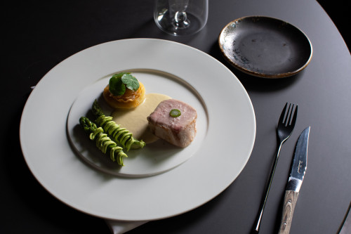 Lomo 'Duroc d'Olives' met groene asperge & Cevenne ui